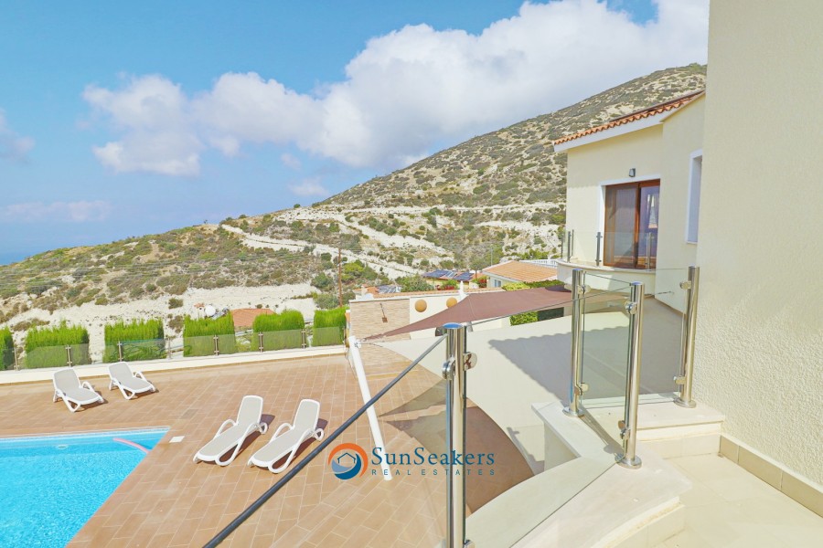 Detached Villa For Sale in Peyia, Pafos - SUN18076